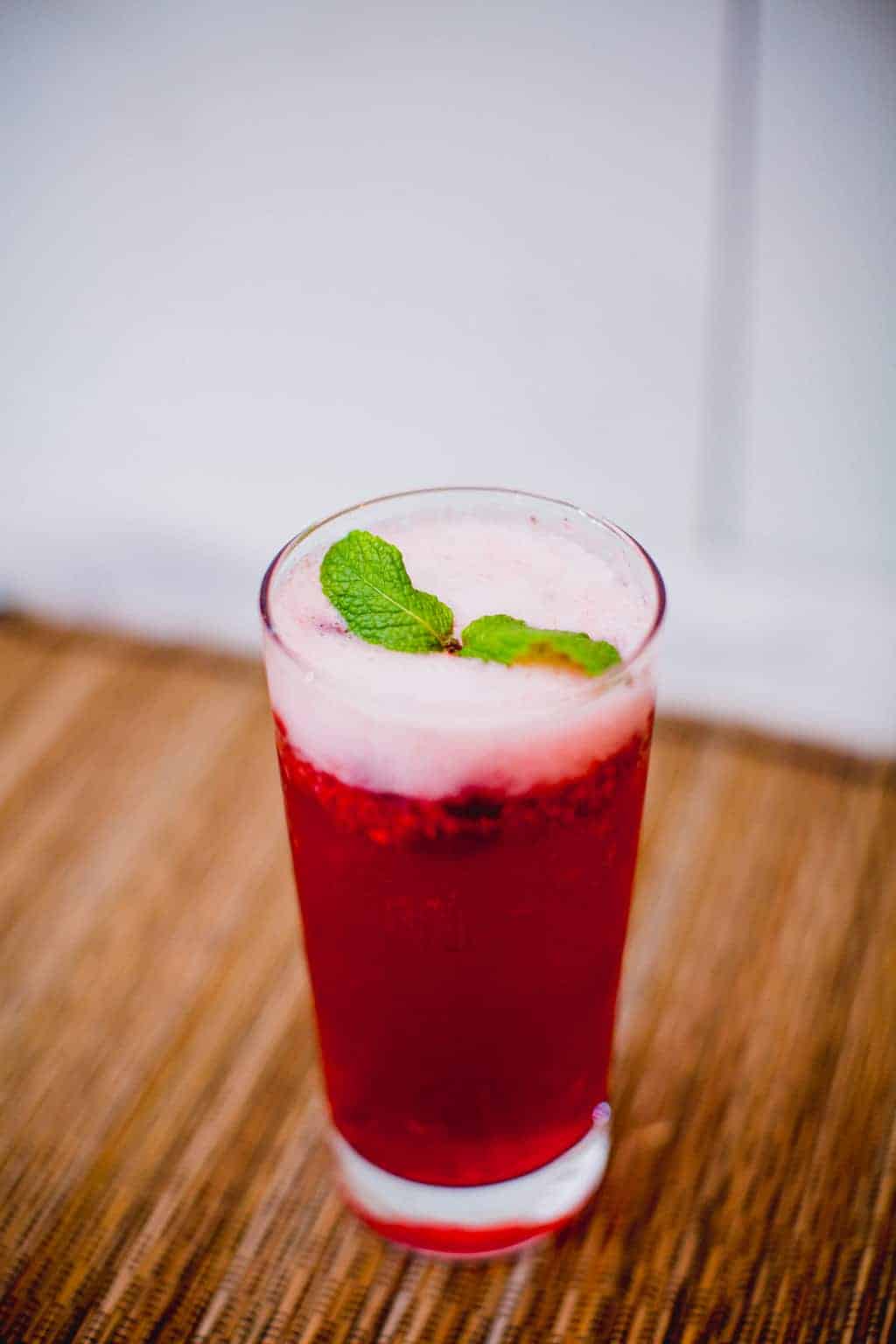 Simple Cranberry Champagne Cocktail Recipe BeginnerFood simple-cranberry-champagne-cocktail-recipe-beginnerfood